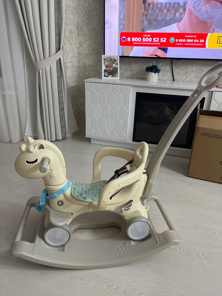 Лошадка-качалка-каталка с ручкой для детей и беговел, для дома и улицы, 76х40х60(98) см, белая ...