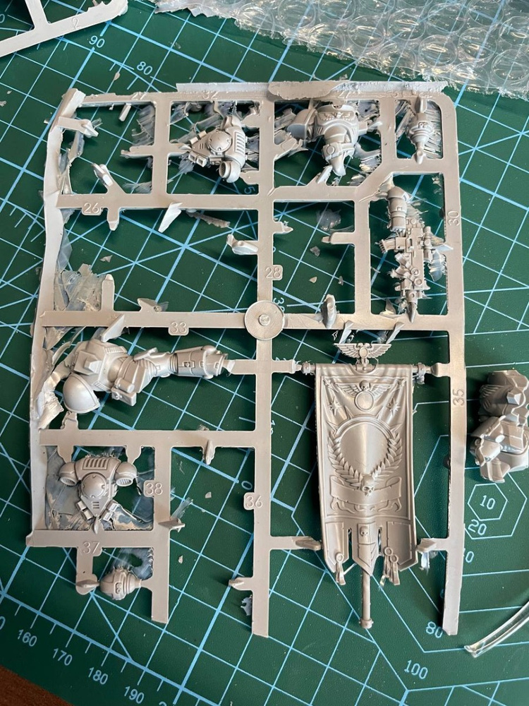 Миниатюра Warhammer 40000 Dark Imperium Box Set (Imperial Half) / Набор ...