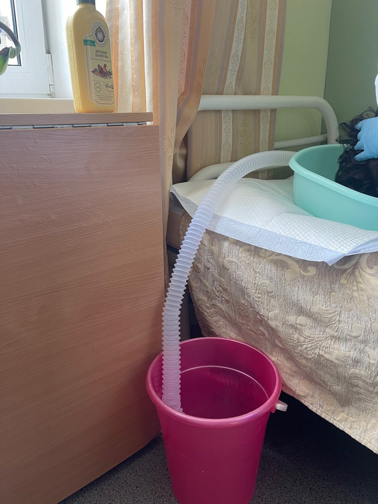 Ванночка BESIDE для мытья головы лежачих больных, ванна с подголовником ...