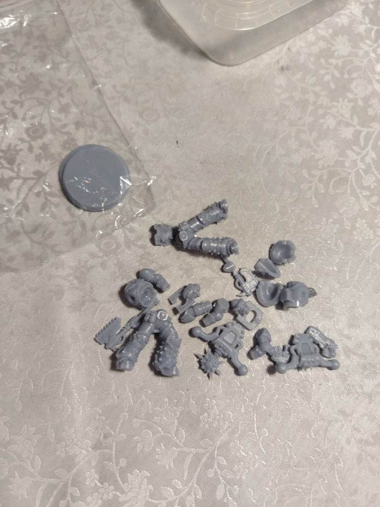 Миниатюры Warhammer 40000. Хаос.Тысяча сынов. Rubric Marines. 5 фигурок ...