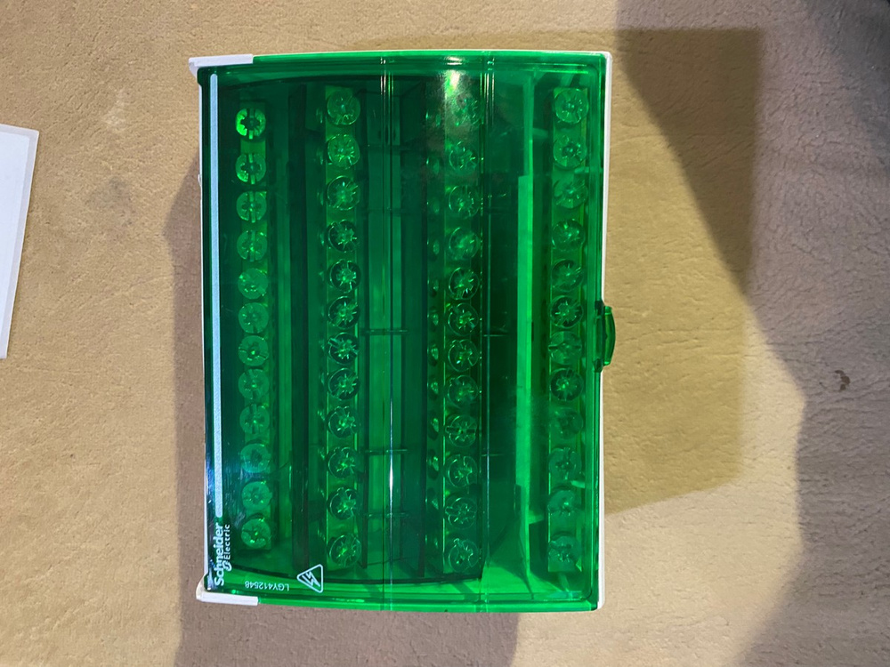 Блок распределительный винтовой 4П 100А 28 отверстий LGY410028 Linergy ...