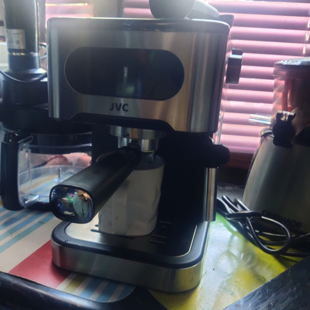 Кофемашина рожковая с капучинатором JVC JK-CF35, 20 Бар, резервуар 1,5 л, подогрев чашек, 950 Вт ...