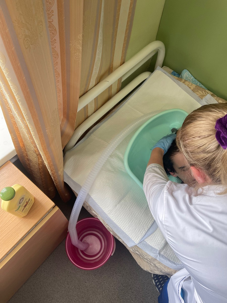 Ванночка BESIDE для мытья головы лежачих больных, ванна с подголовником ...