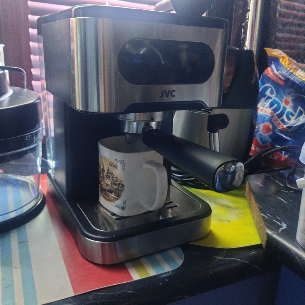 Кофемашина рожковая с капучинатором JVC JK-CF35, 20 Бар, резервуар 1,5 л, подогрев чашек, 950 Вт ...