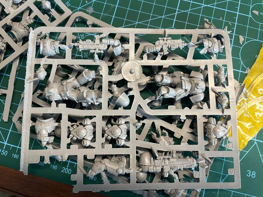 Миниатюра Warhammer 40000 Dark Imperium Box Set (Imperial Half) / Набор ...
