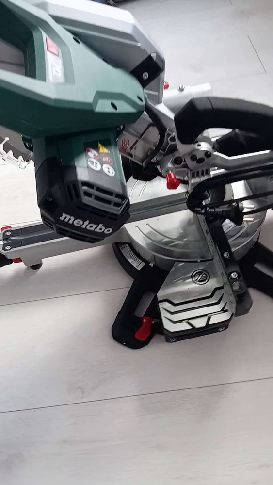 Торцовочная пила Metabo KGS 216 M с протяжкой - купить с доставкой по ...