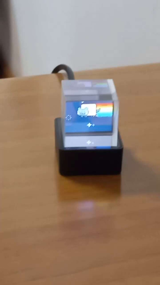 Cyber Cube, Голографический куб GeekMagic Mini WiF с настольными часами ...